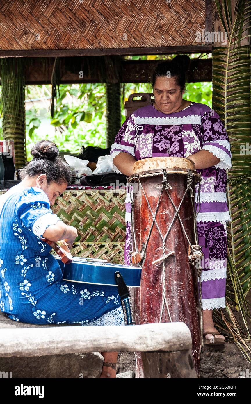 Polynesian musicians hi-res stock photography and images - Alamy