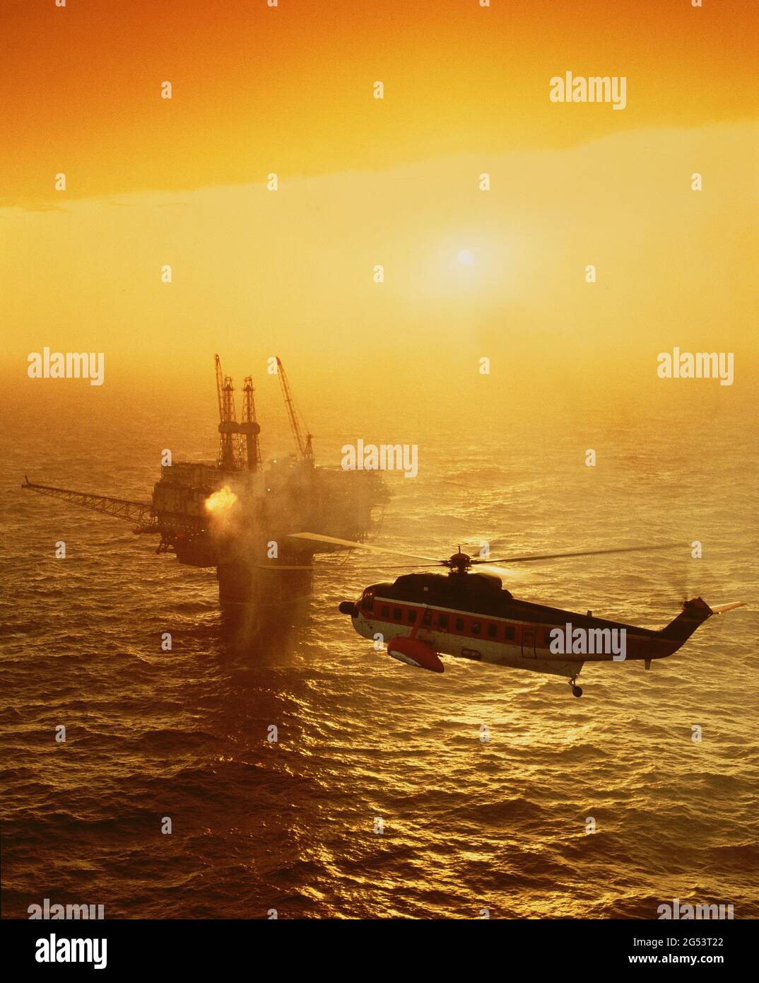Offshore oil rig helicopter hi-res stock photography and images - Alamy