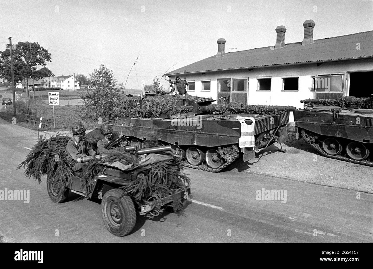 Una jeep militare hi-res stock photography and images - Alamy