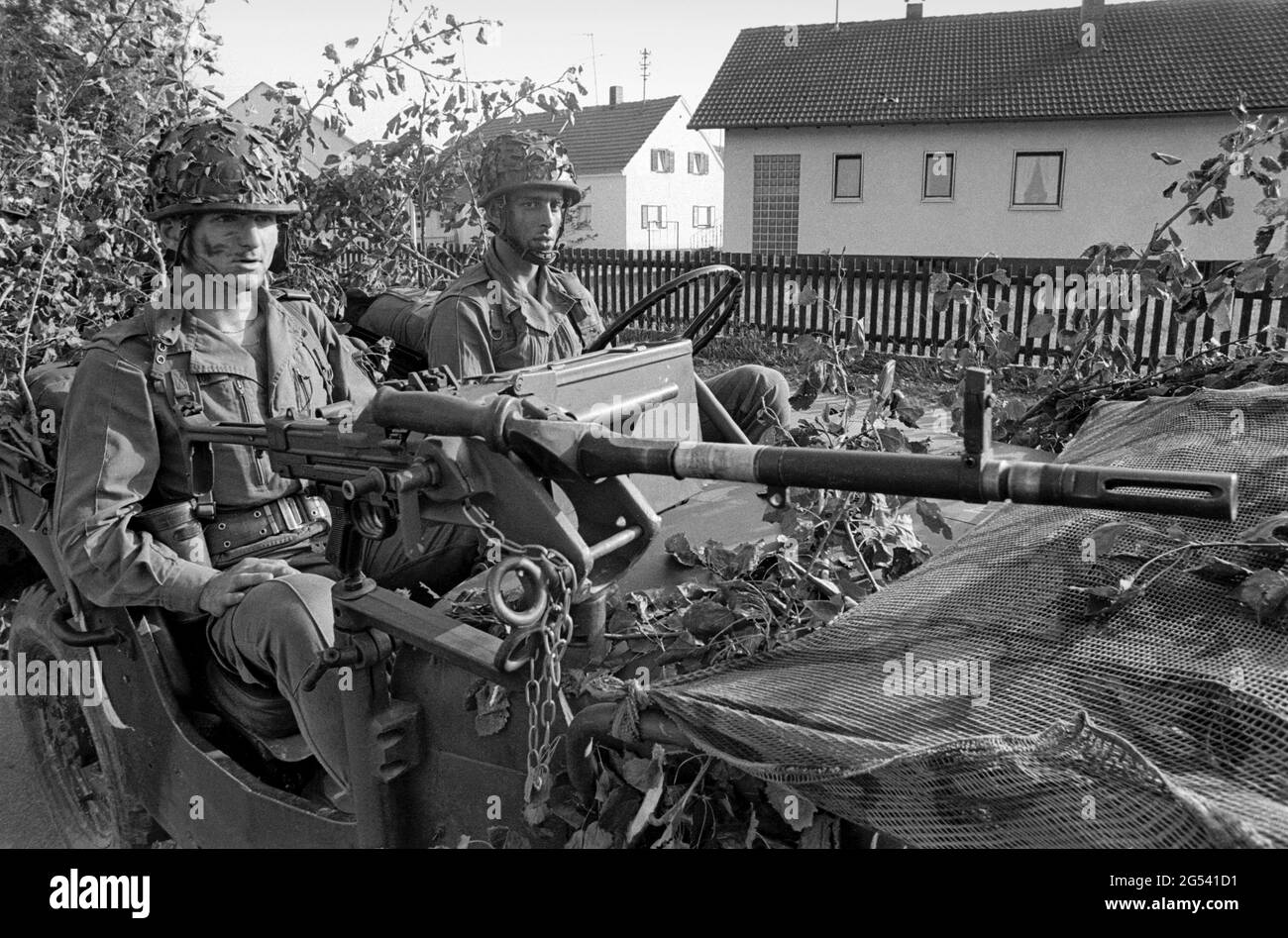 Mimetizzazione militare hi-res stock photography and images - Alamy