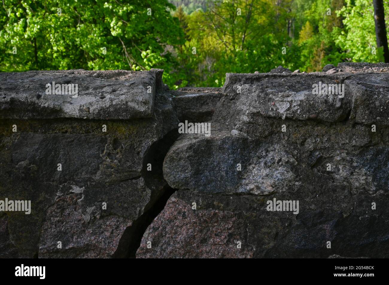 Large crack in rock hi-res stock photography and images - Alamy