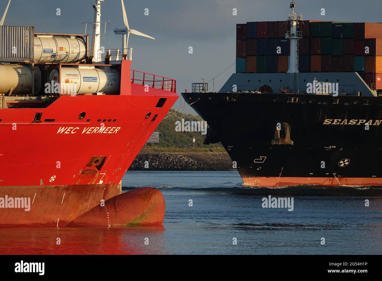 Traffic in Rotterdam Europoort Stock Photo - Alamy