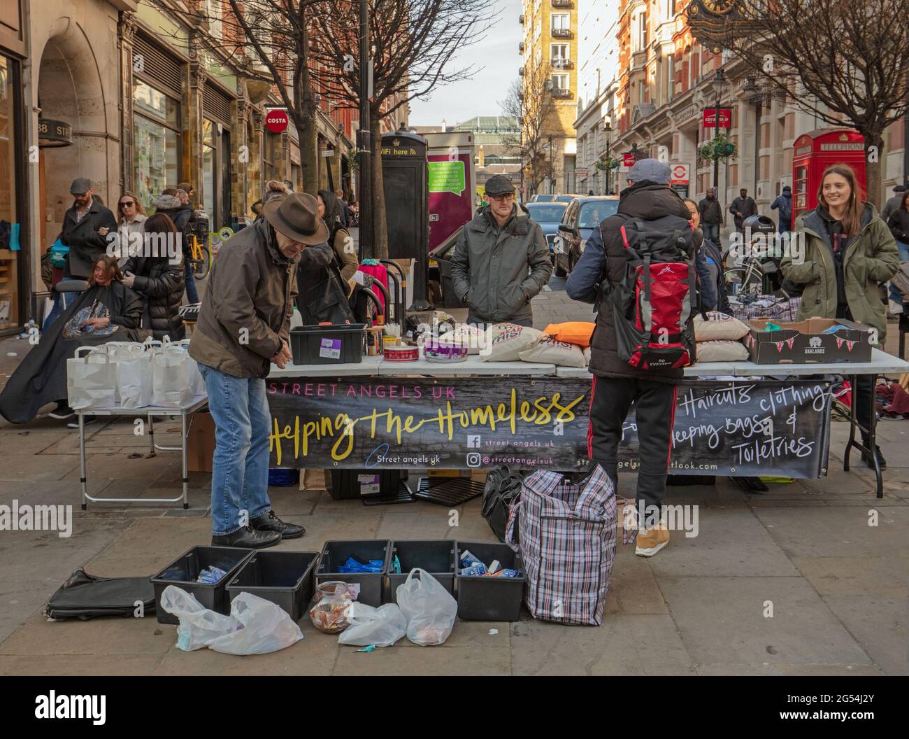 Supporting the homeless hi-res stock photography and images - Alamy