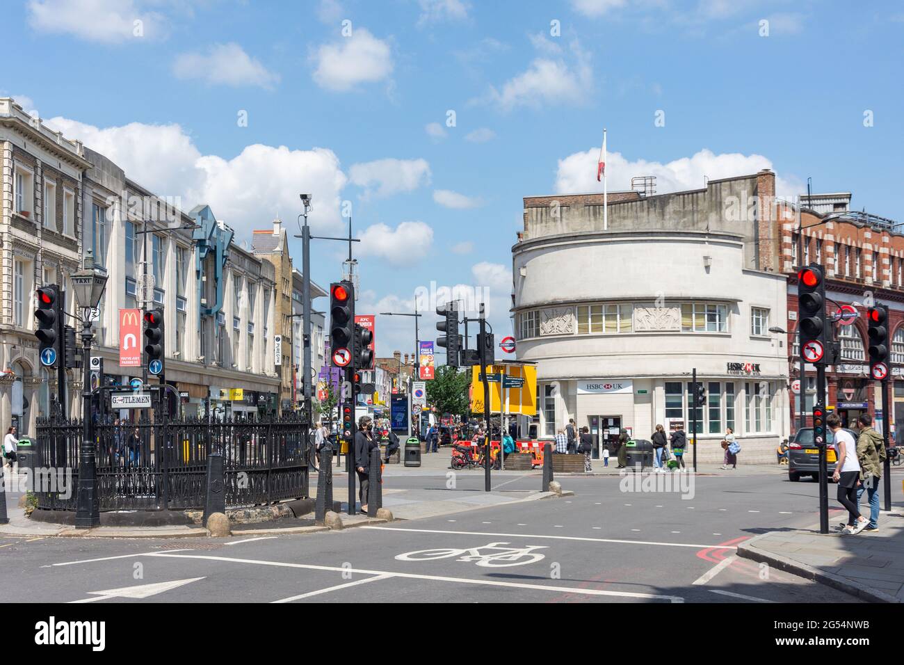 Hsbc bank english street bank hi-res stock photography and images - Alamy
