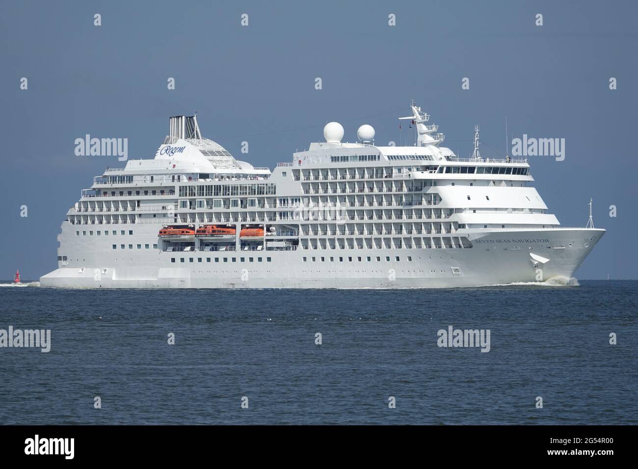 Passenger Cruise ship SEVEN SEAS NAVIGATOR Stock Photo - Alamy