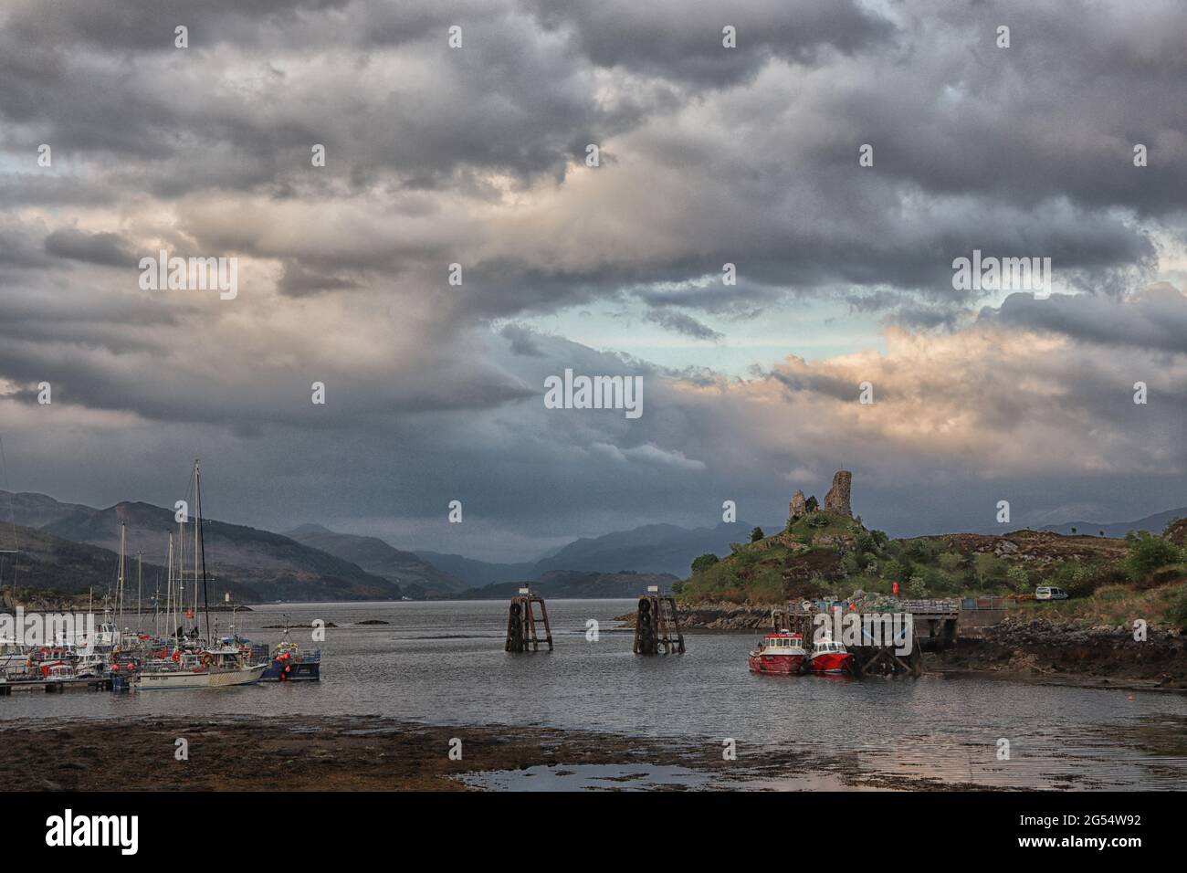 Fishing boats in kyleakin harbour hi-res stock photography and images ...