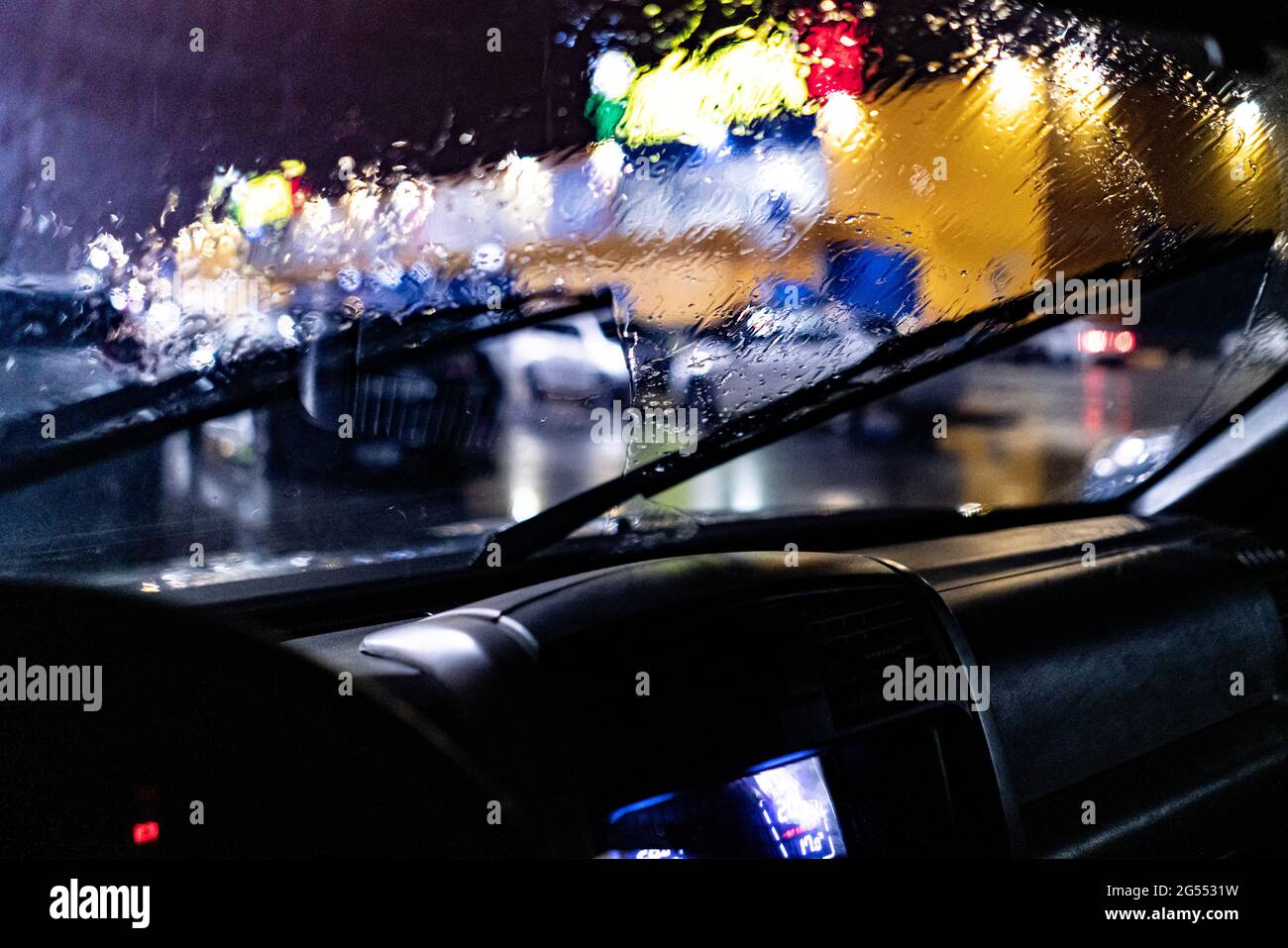 Rainy night windscreen hi-res stock photography and images - Alamy
