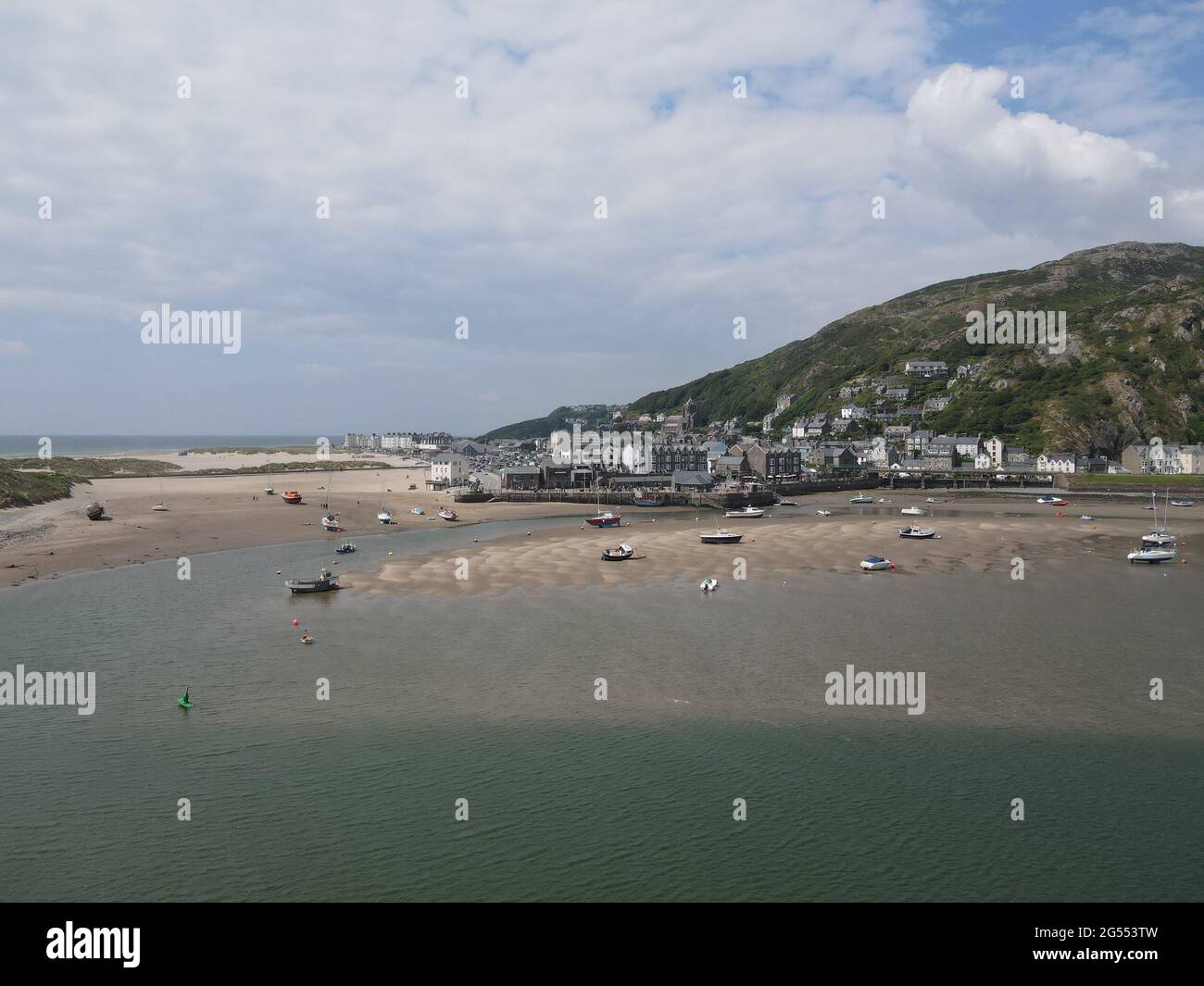 Barmouth bridge pont abermaw railway hi-res stock photography and ...