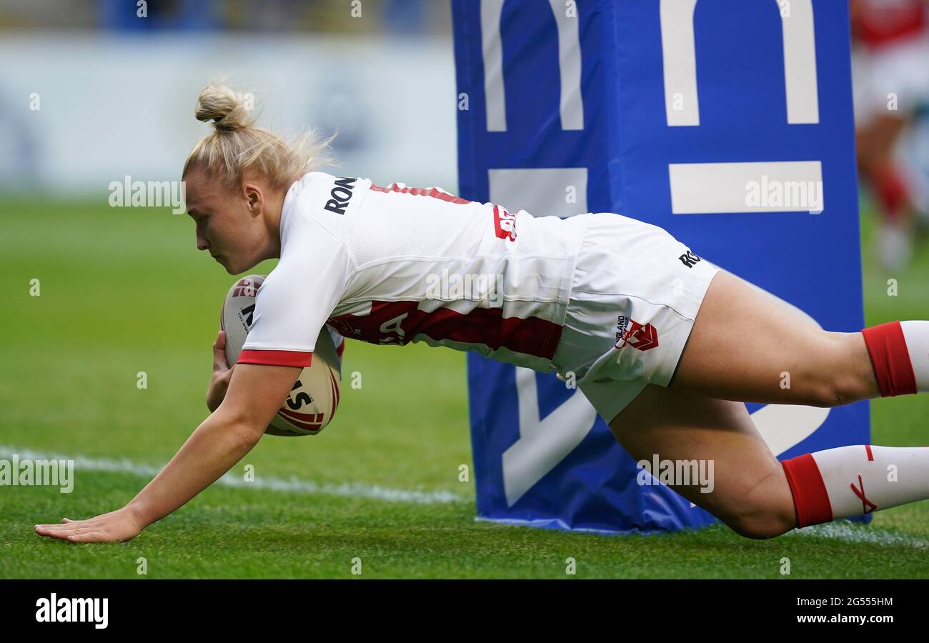 England's Georgia Roche scores a try during the women's international ...
