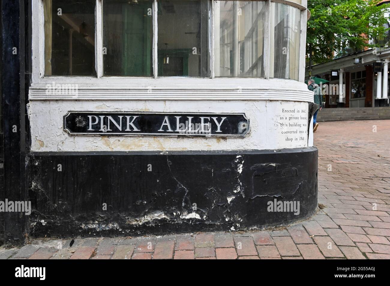 Pink alley street name hi-res stock photography and images - Alamy