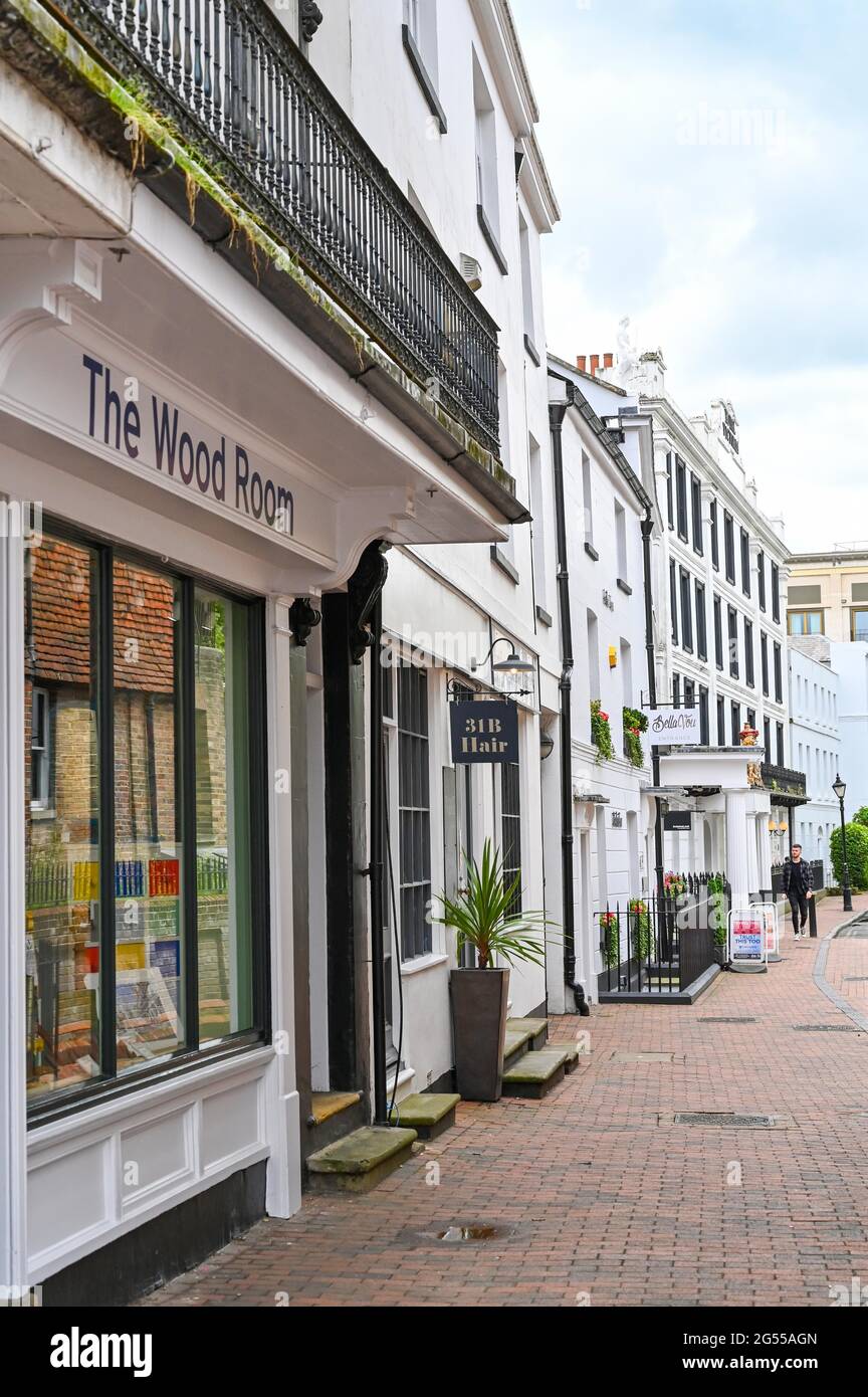 Royal Tunbridge Wells Kent - The famous Pantiles area Stock Photo - Alamy