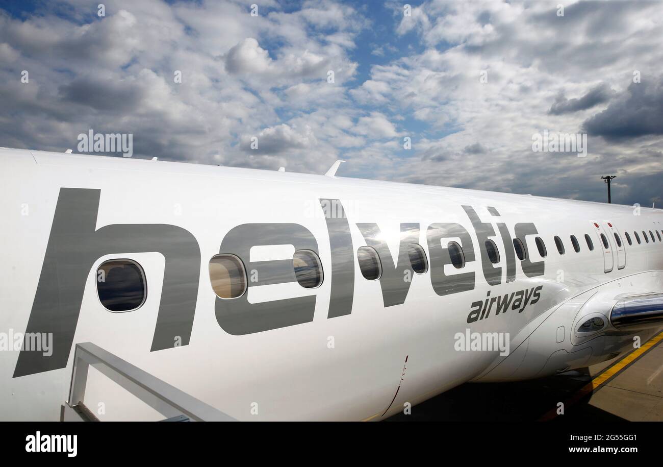 Embraer e195 e2 hi-res stock photography and images - Alamy