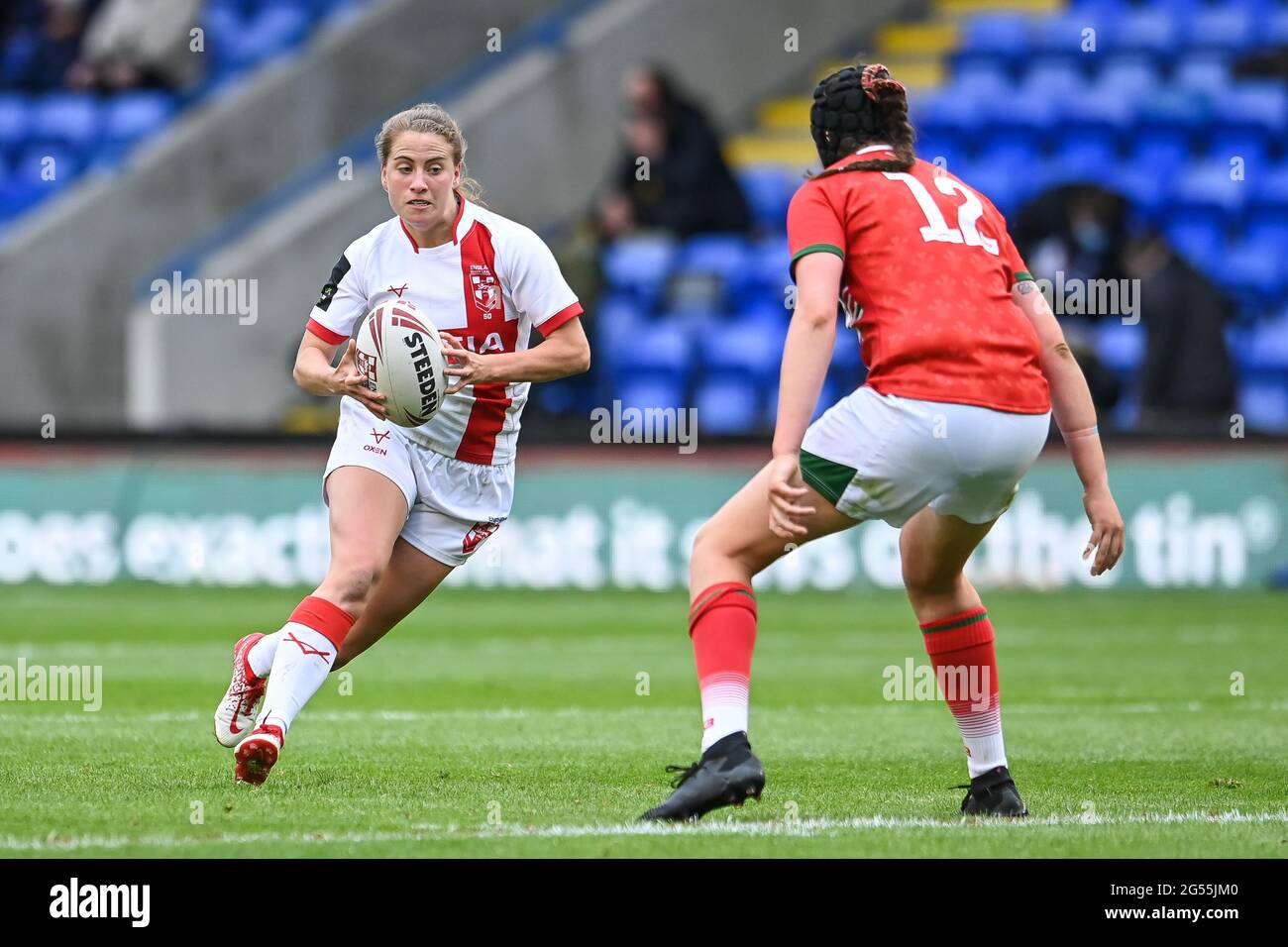 Tara Jones (9) of England in action Stock Photo - Alamy