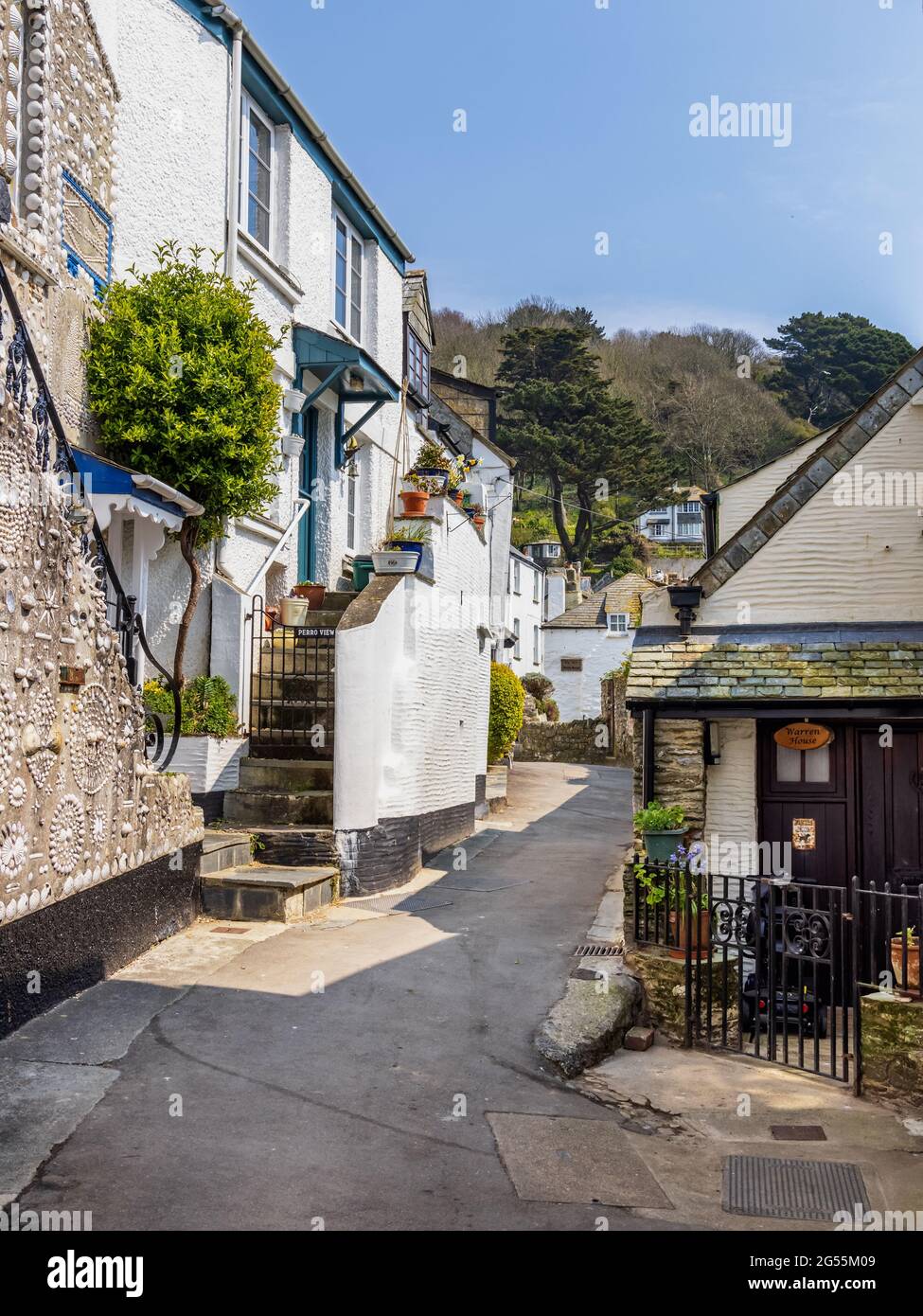 A typical narrow lane in in the charming fishing village of Polperro in ...
