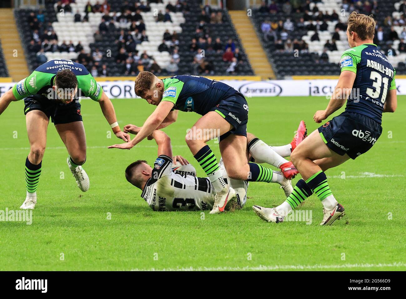 Connor Wynne (23) of Hull FC takes an heavy tackle Stock Photo - Alamy