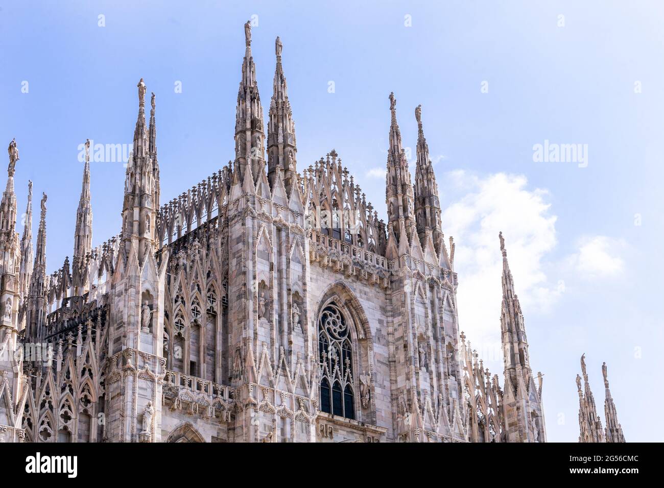 Close up image of the Duomo di Milano cathedral's front facade Stock ...