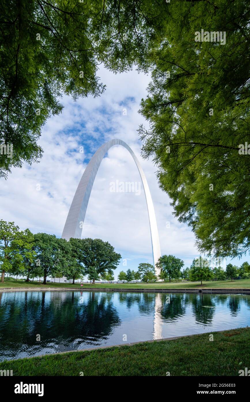 Image of the Gateway Arch, Gateway Arch National Park, St. Louis ...