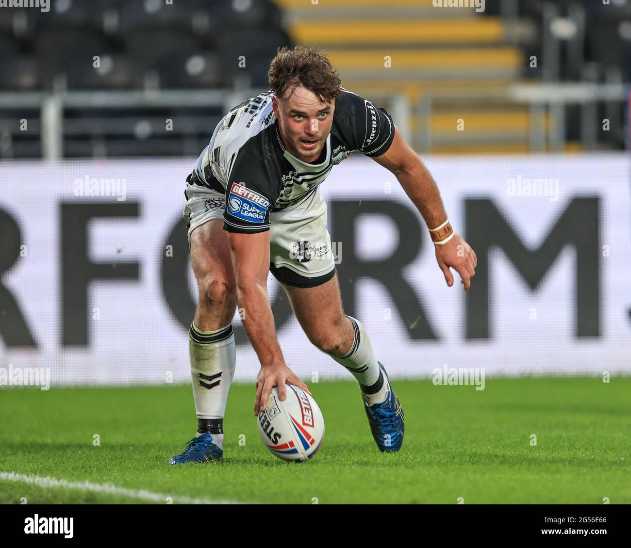 Jack Logan (30) of Hull FC goes over for a try Stock Photo - Alamy