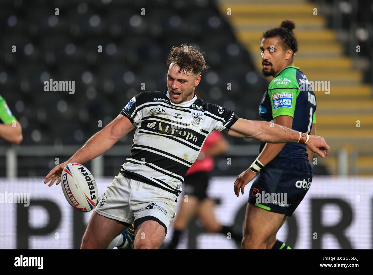 Jack Logan (30) of Hull FC celebrates his try Stock Photo - Alamy