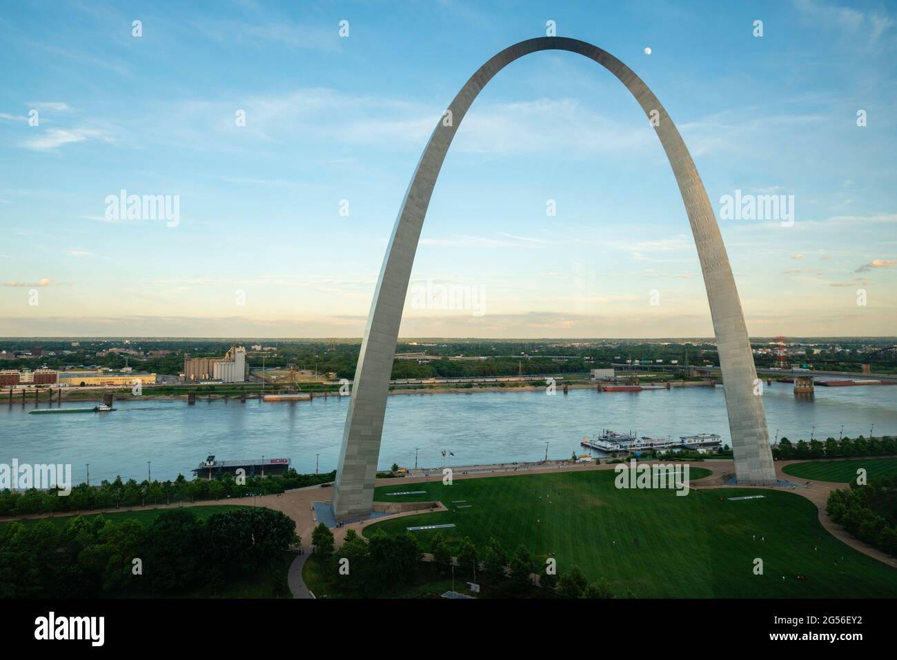 Image of the Gateway Arch, Gateway Arch National Park, St. Louis ...