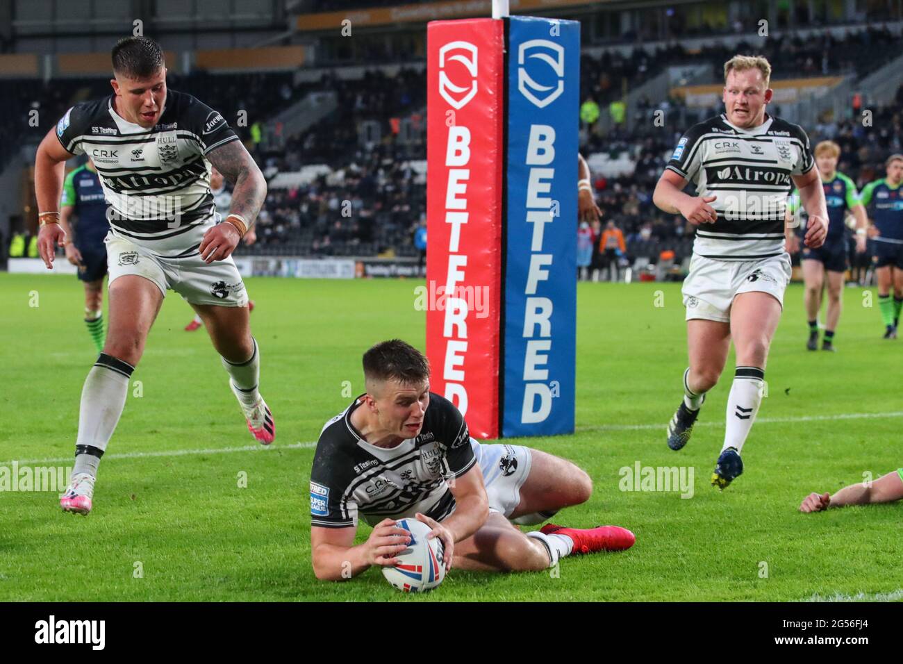 Connor Wynne (23) of Hull FC goes over for a try Stock Photo - Alamy