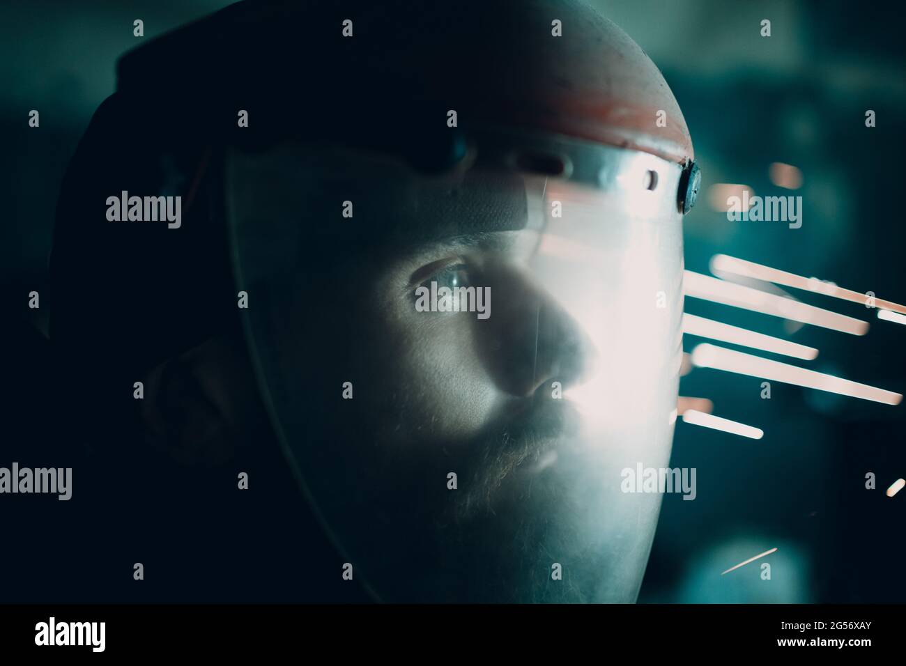 Face shield construction hi-res stock photography and images - Alamy