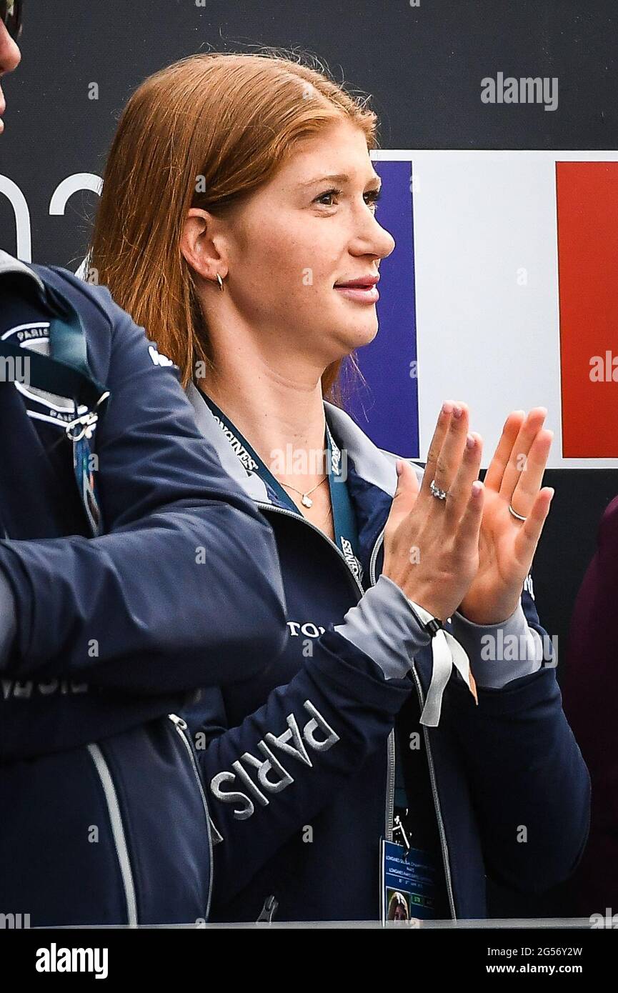 Jennifer gates hi-res stock photography and images - Alamy