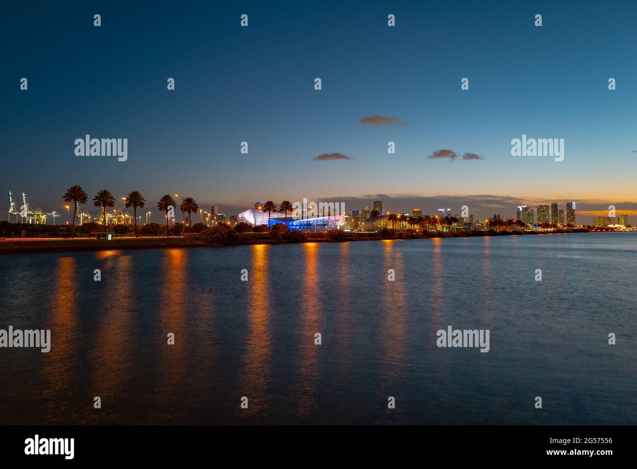 Miami at sunset. Miami Florida, colorful skyline of Macarthur causeway ...