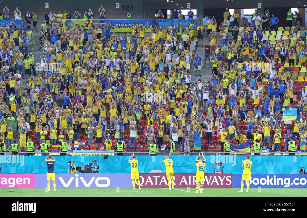 Euro 2020 final crowd hi-res stock photography and images - Alamy
