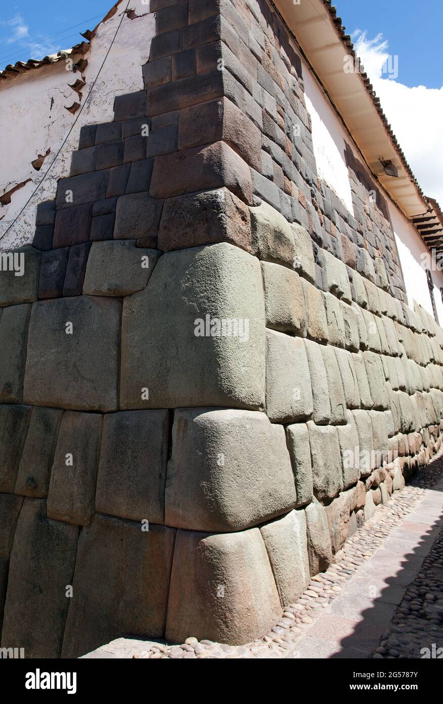 Cuzco street inca wall hi-res stock photography and images - Alamy