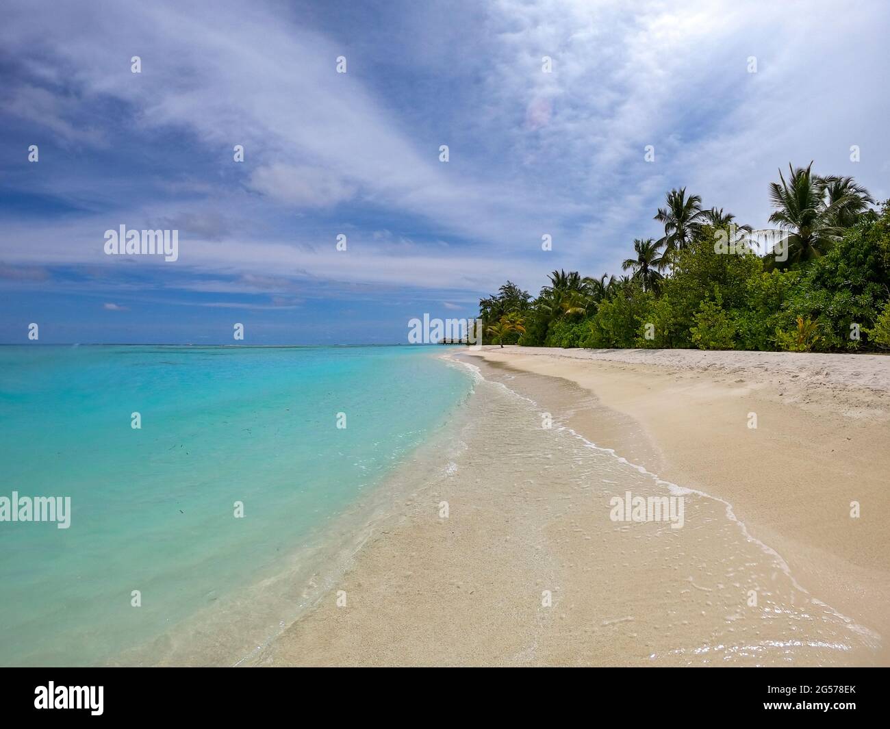 Waves lapping on white sand beach, South Ari Atoll, Maldives Stock ...