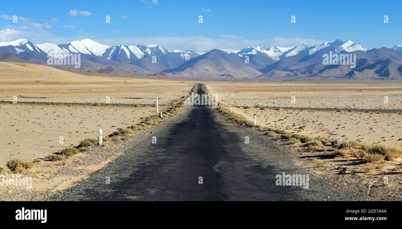 Pamir highway or pamirskij trakt near Karakul village and lake ...