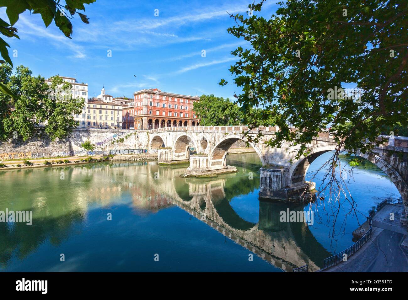 Ponte sisto bridge trastevere hi-res stock photography and images - Alamy
