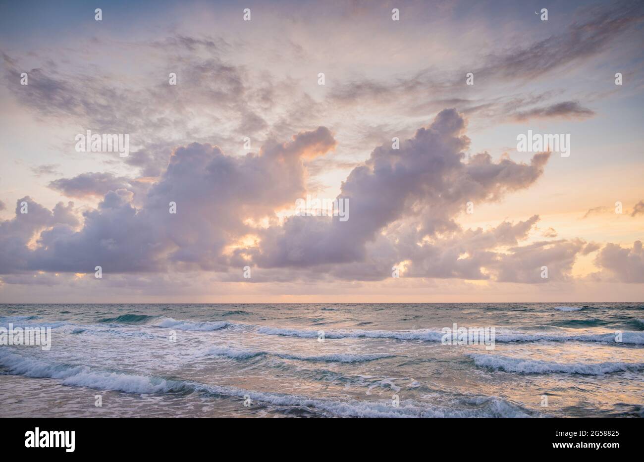 Sunset over sea pastel colored hi-res stock photography and images - Alamy