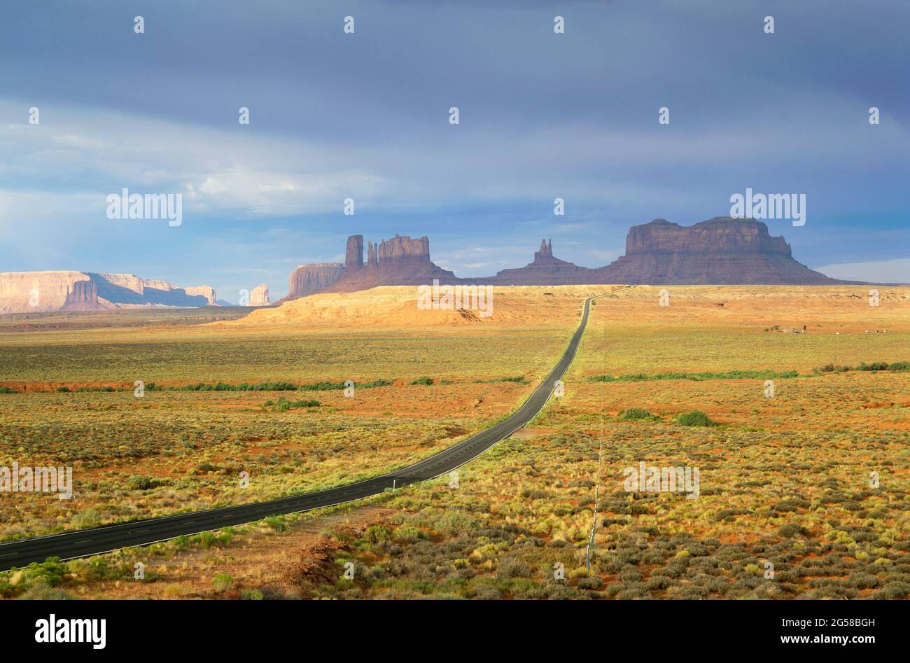 USA, Arizona, Empty road in desert leading to Monument Valley Stock ...
