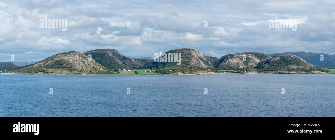 Rounded mountains hi-res stock photography and images - Alamy