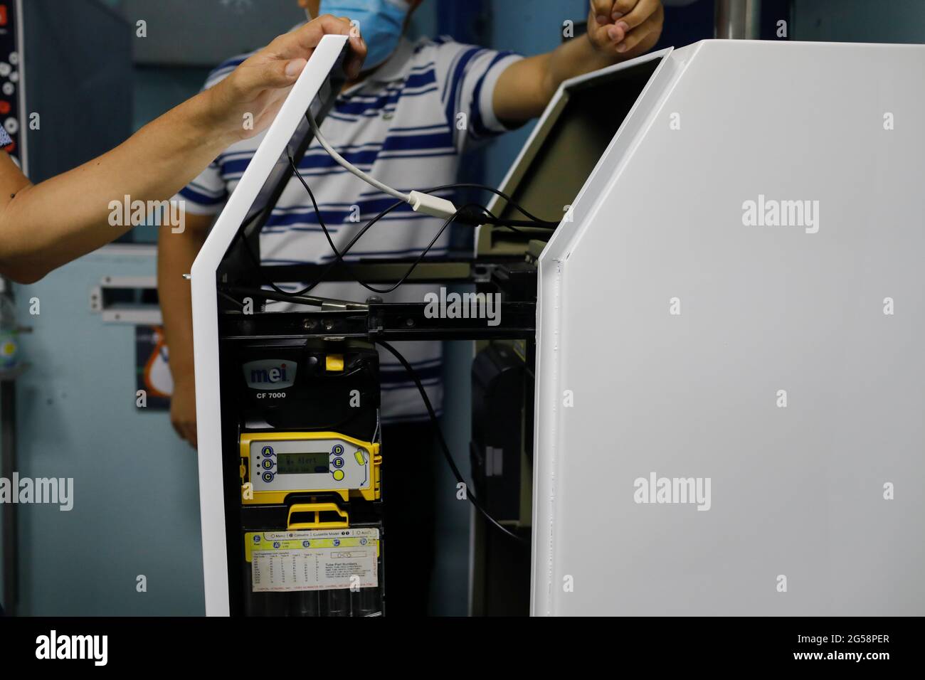 El salvador bitcoin atm hi-res stock photography and images - Alamy