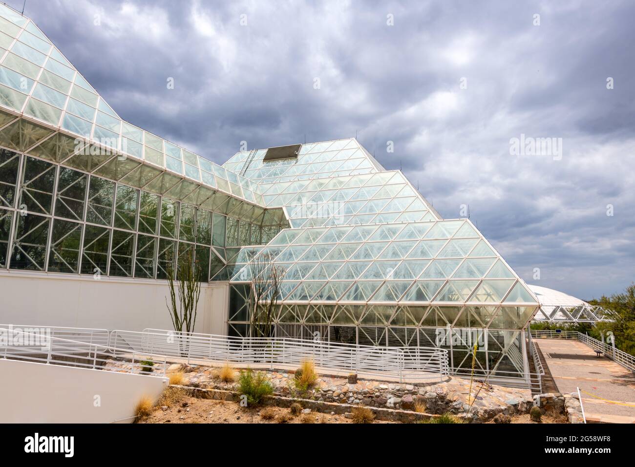 Biosphere 2 arizona rainforest hi-res stock photography and images - Alamy