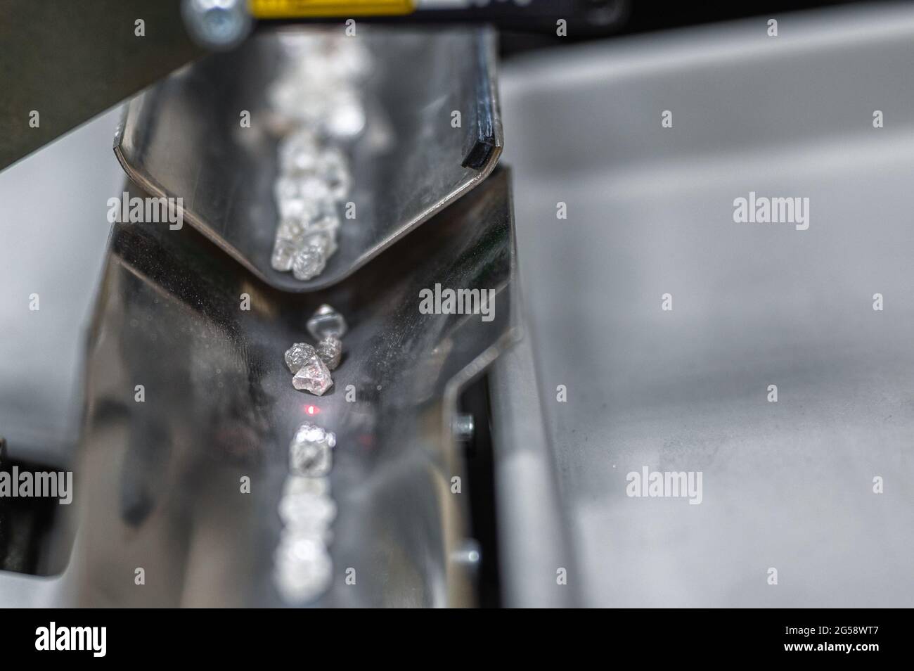 Automatic sorting of diamonds, modern machine vision technologies Stock ...