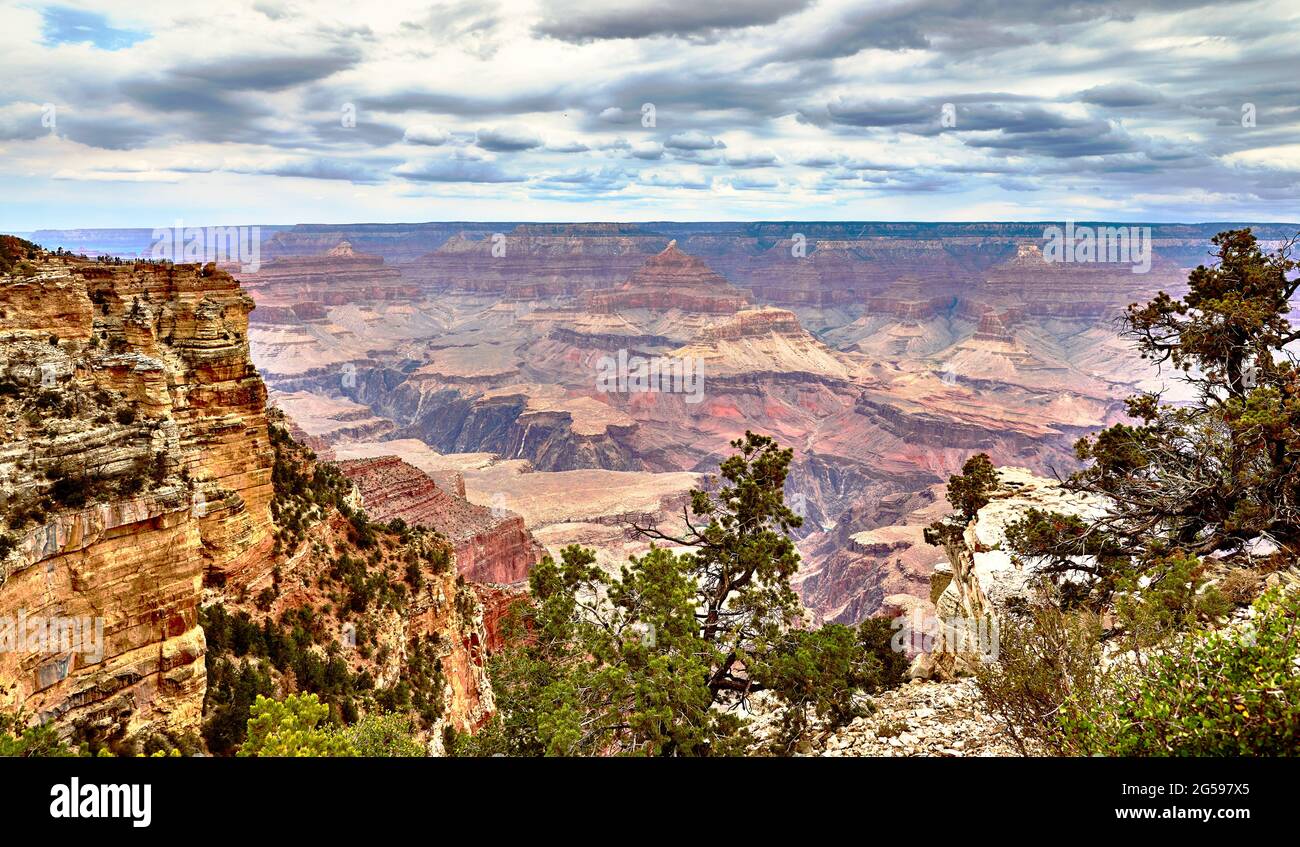 Mather's Point Lookout at the South Rim of the Grand Canyon National ...
