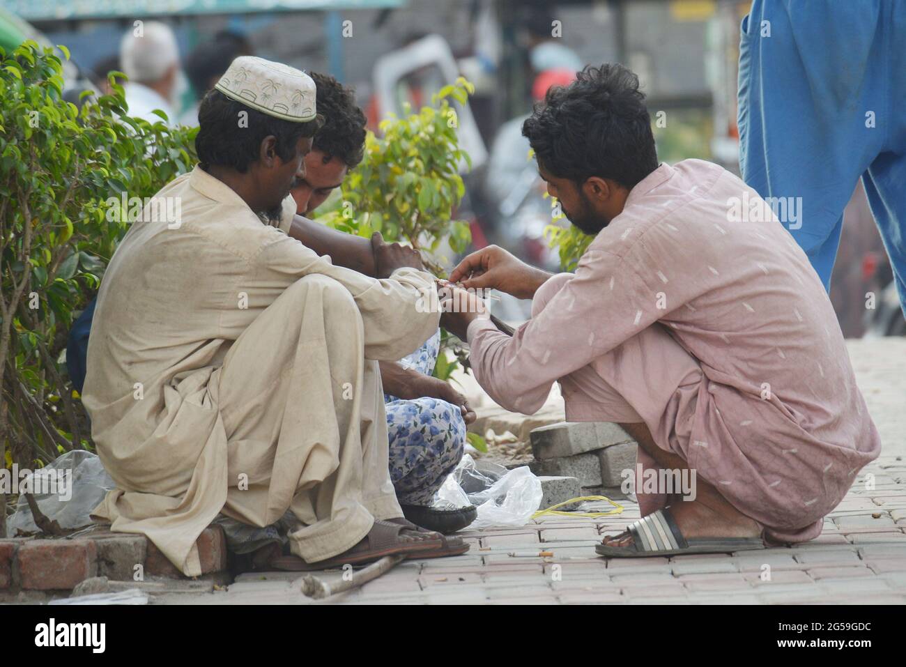 Lahore, Pakistan. 25th June, 2021. A group of Pakistanis drug addicts ...