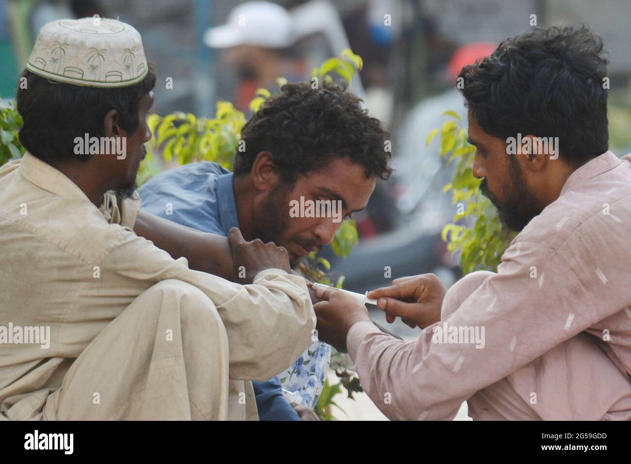 Lahore, Pakistan. 25th June, 2021. A group of Pakistanis drug addicts ...