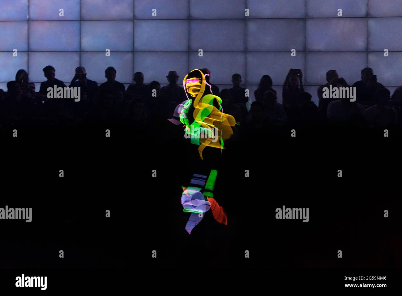 Robot performer hi-res stock photography and images - Alamy