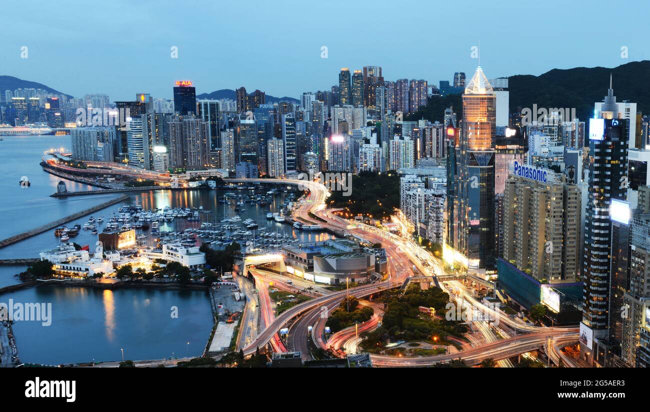 A view of Victoria harbour and the HK island waterfront in Causway Bay ...