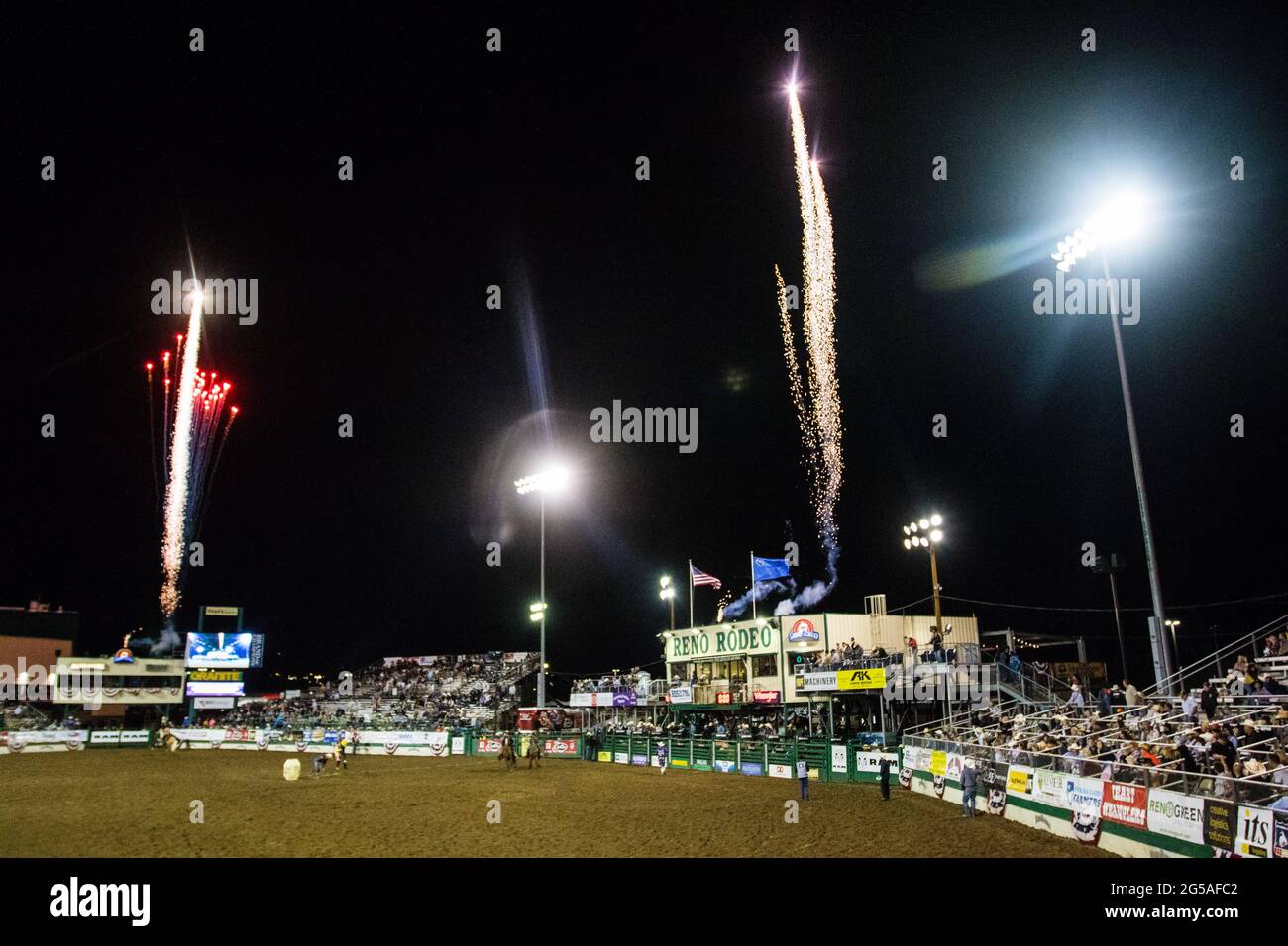 Nightly fireworks hi-res stock photography and images - Alamy