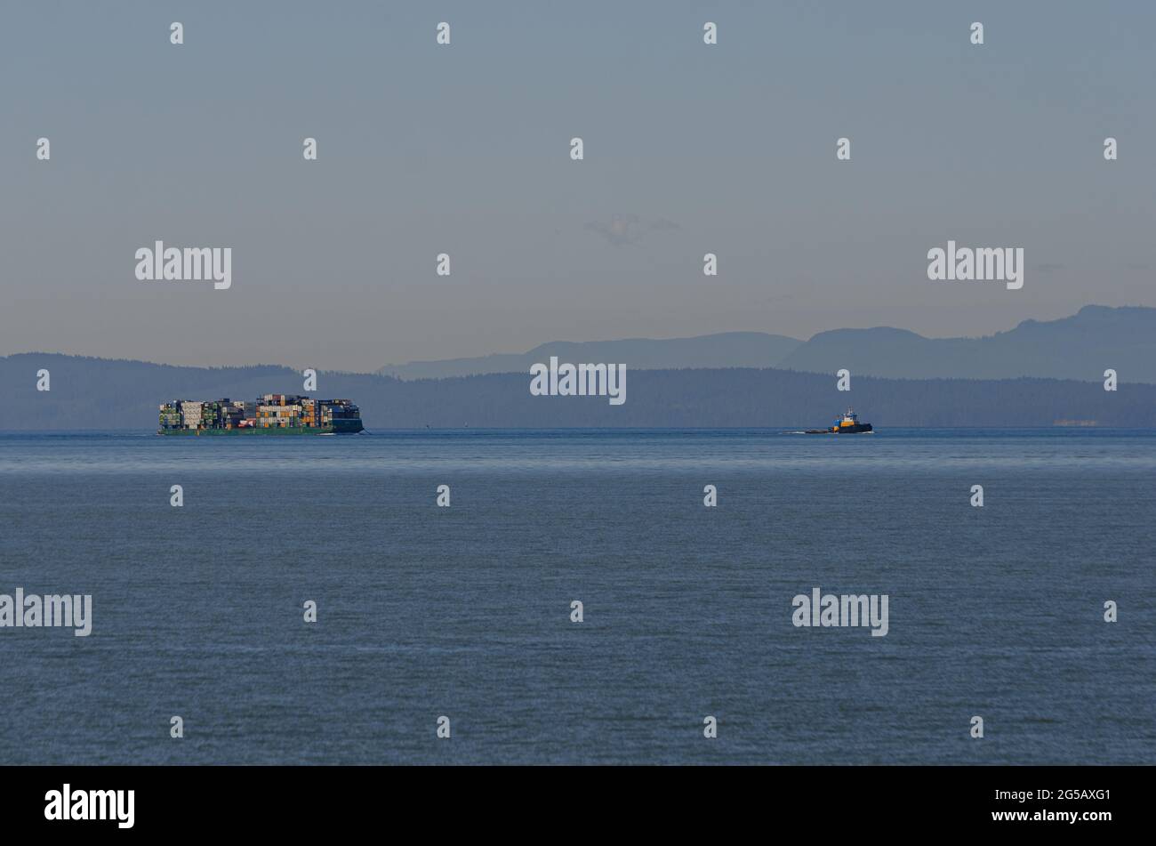 Supply barge hi-res stock photography and images - Alamy