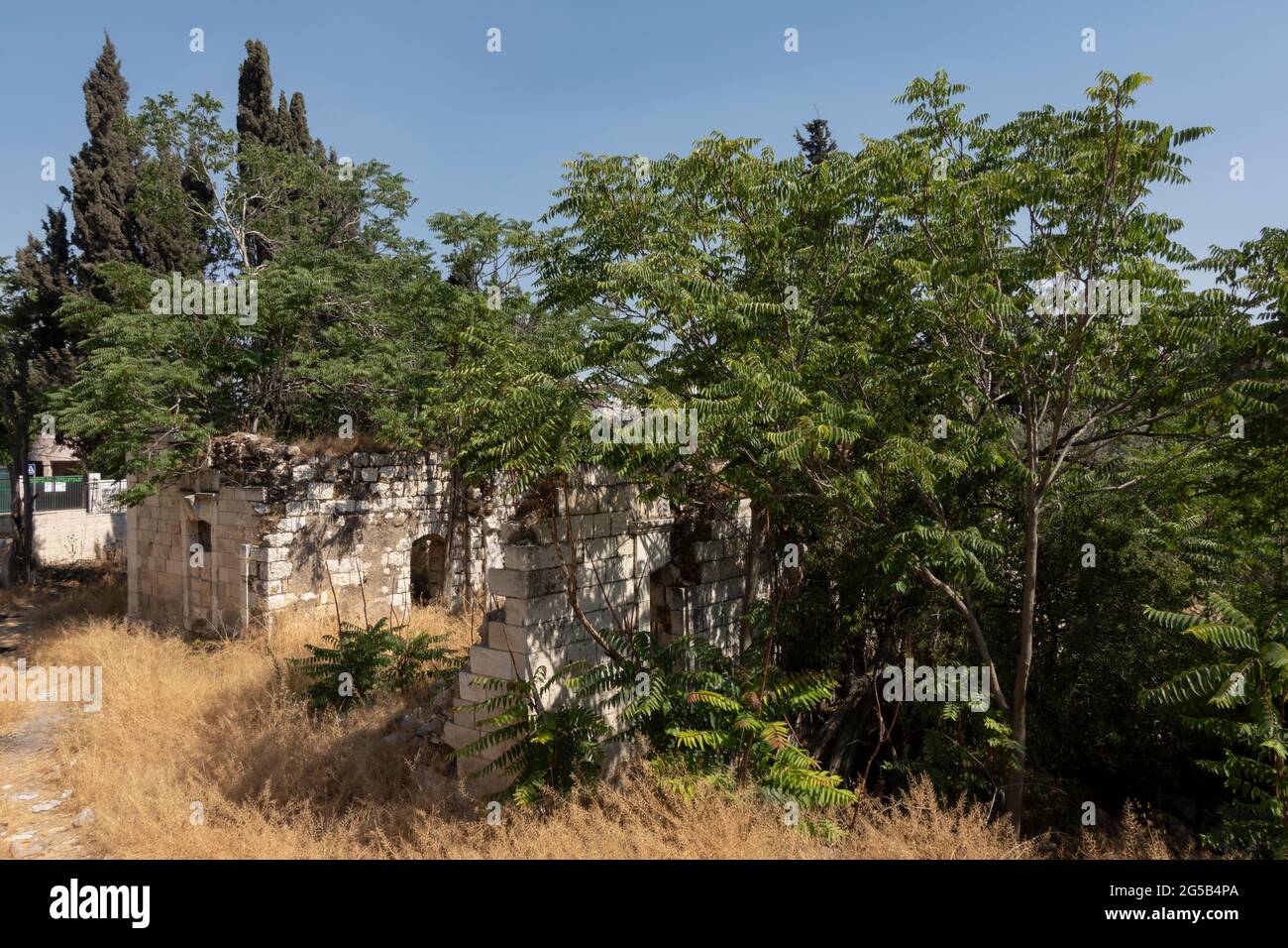 Ruins of a Palestinian house which was abandoned in 194i8 in Sheikh ...