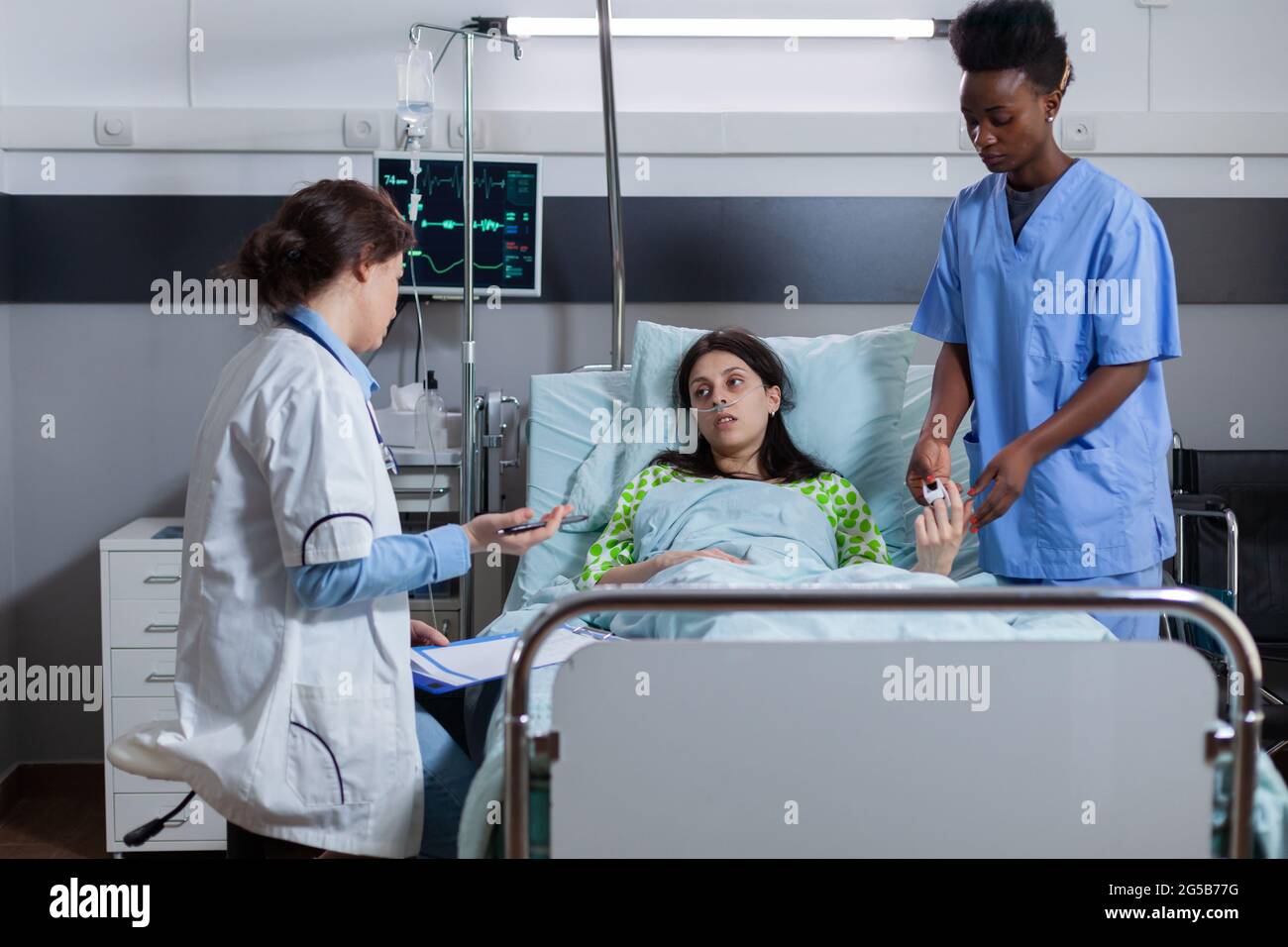 Doctor pulse mature patient during hi-res stock photography and images ...