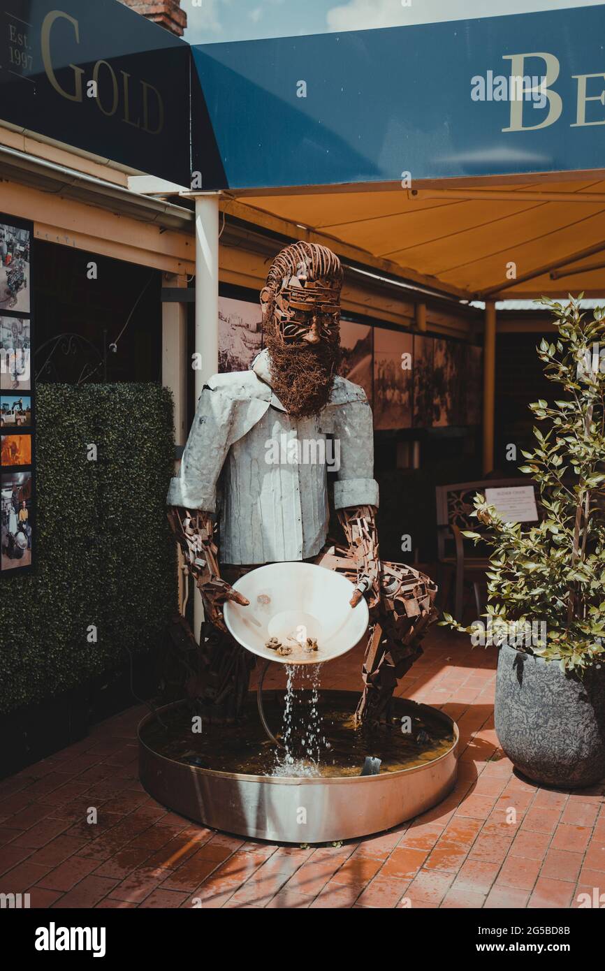 Gold panning sculpture hi-res stock photography and images - Alamy