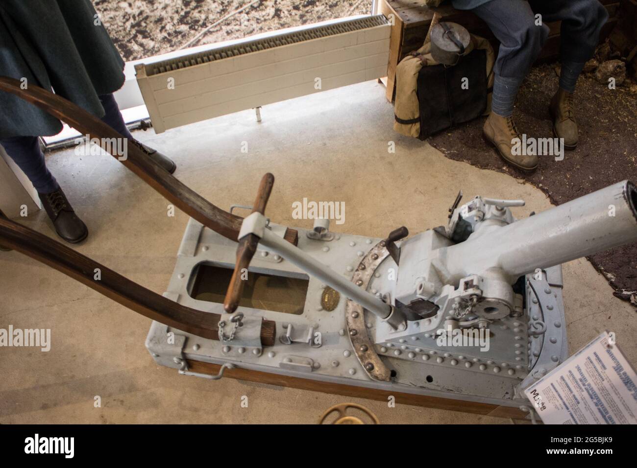 Mortar artillery ww2 hi-res stock photography and images - Alamy